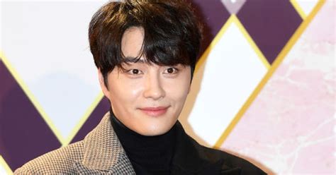 민우혁기분 좋은 하트 사진