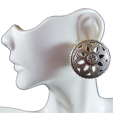Guess Mandela Silver Plate Clip Earrings Stamped Flower Round Silver