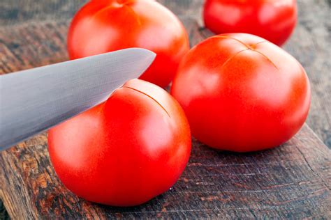 Pelando Tomates