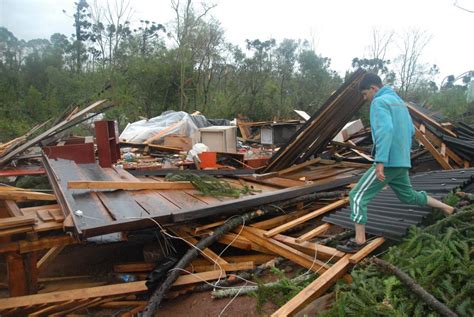 Hace 13 Años Misiones Se Estremecía Cuando Un Tornado Arrasaba Tobuna