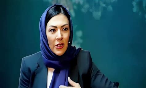 رئیس هیات اتومبیل رانی یک شهرستان ، یک زن دارد یک حرمسرا ؛ دوست‌ دخترهای‌شان را با هم قسمت می