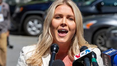 خانم کارولین لیویت ۲۷ ساله سخنگوی دولت ترامپ شد عکس قطار وبگردی