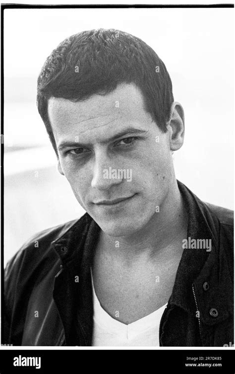 Ioan Gruffudd Actor 2001 Welsh Actor Ioan Gruffudd At St Davids