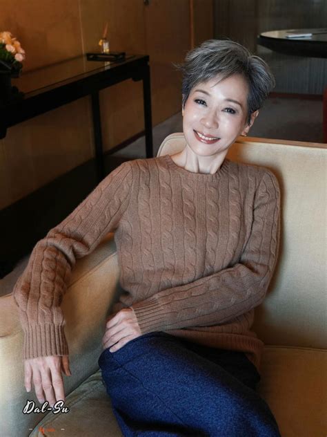 叶童：从金像影后到 浪姐”舞台，61岁再启人生新篇 知乎