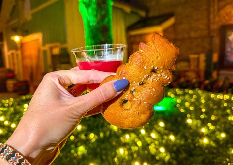 Indulge In Complimentary Cocoa And Cookies At Mickeys Very Merry