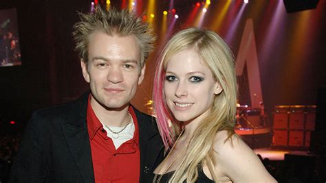 Avril Lavigne Reunites With Ex Husband Deryck Whibley On Stage Video