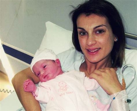 Γιώτα Παπαδοπούλου Τα σπάνια στιγμιότυπα από το μαιευτήριο και οι