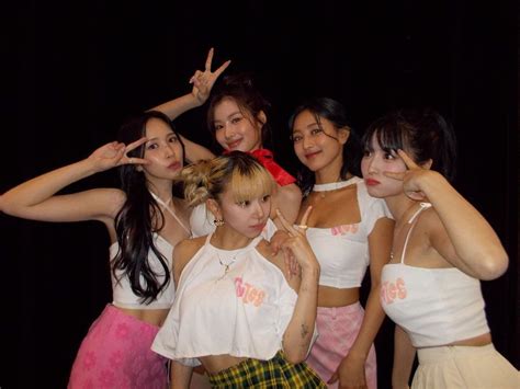 Twice Sana Ft Jihyo Momo Chaeyoung And Mina R Kpopfap