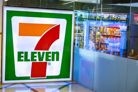 7 Eleven Convenience Store 7 Eleven Operates Franchises And Licenses