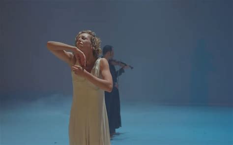 Particles Of God Isabelle Beernaert [recensie] Eric Van Den Berg