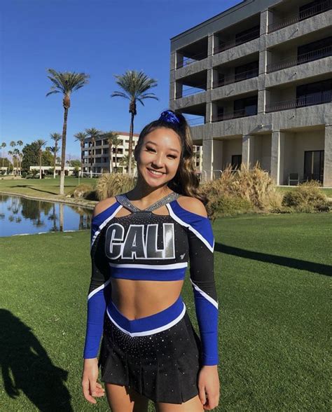 Cheerleader Poses For Stunning Photos