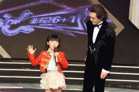 已成绝唱！李咏经典 61”手势陪伴一代人青春新浪图片