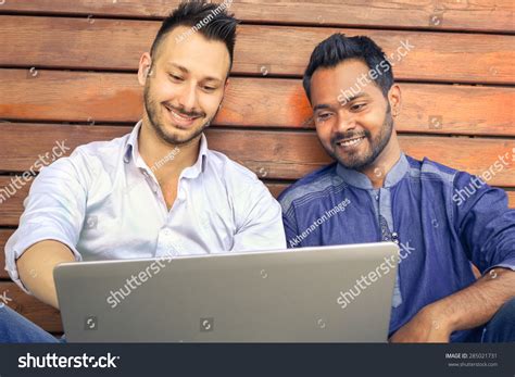 878 Imágenes De Gay Looking Computer Imágenes Fotos Y Vectores De