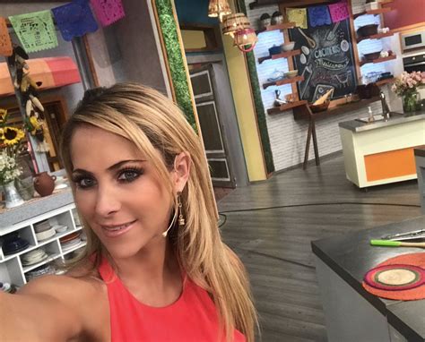 Best 12 Hottest Mexican Sports Reporter Ines Sainz Artofit