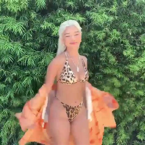 7 Hot Sexy Pasabist Bikini Pics