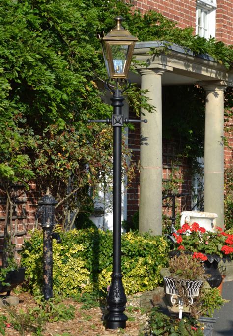 Medium Dorchester Lamp Post Antique Brass