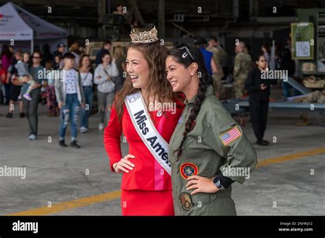 Miss America Emma Broyles Poses For Photos And Signs Autographs For