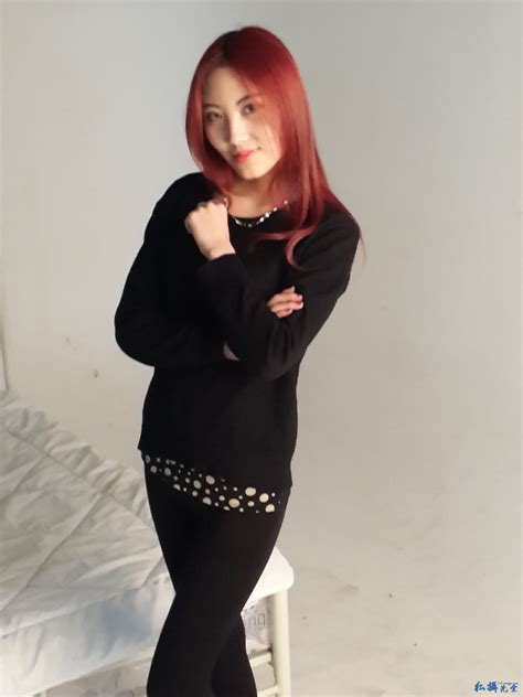 国模小苏大尺度人体私拍套图 5598