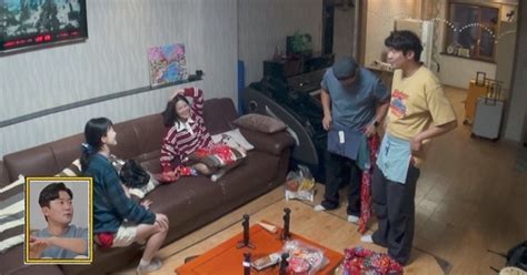 ‘위대한 가이드 김대호 전소민 팬티 선물에 당황