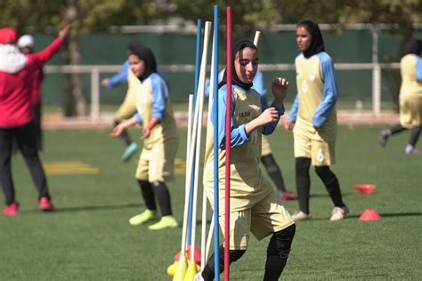 آغاز تمرینات تیم ملی فوتبال نوجوانان دختران عکس