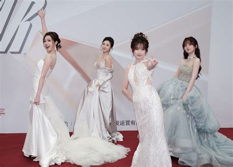 一年一度的全明星至臻体验卡来啦 夏安与秋 夏安与秋 哔哩哔哩视频