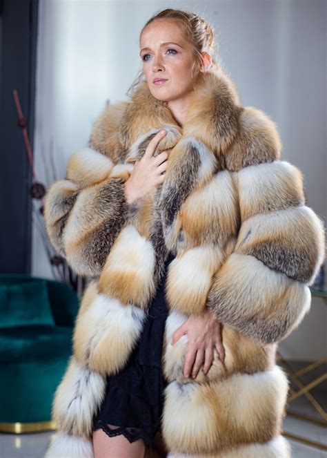 Купить Пальто из меха лисы Dita Furs