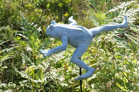 Coola Killar I Trädgården Gott För Själen