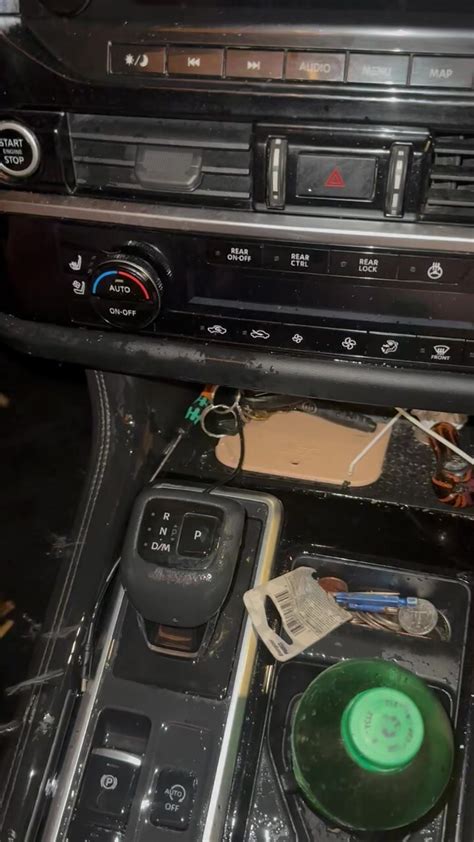 Buddy Pisses In His New Pathfinder 日本語で