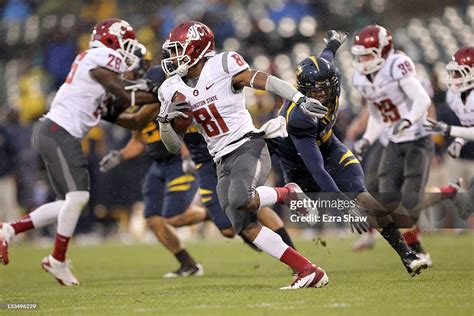 Isiah Barton Of The Washington State Cougars In Action Against The