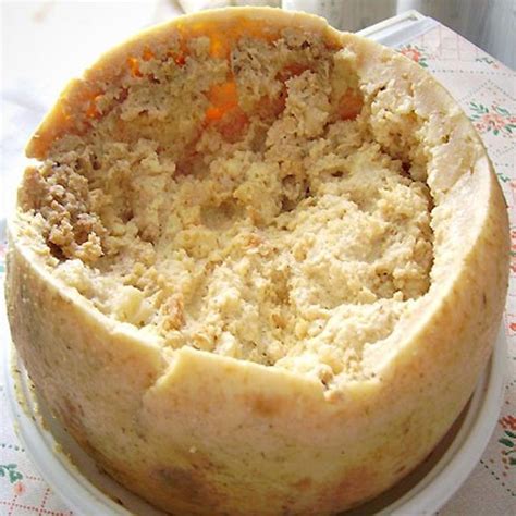 Casu Frazigul O Casu Martzu è Un Formaggio Tipico Della Sardegna