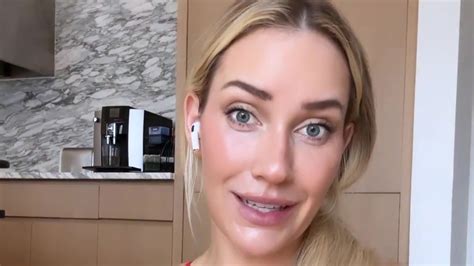 Paige Spiranac Shows Off Cleavage In Makeup Free Snap After Finishing