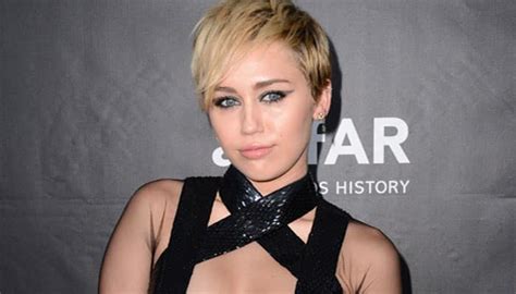 Miley Cyrus Performs Lakshmi Puja People News Zee News