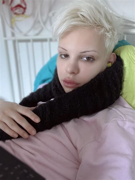 I Wanna Cuddle 🥺 Randrogynoushotties