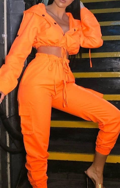 Pin By Rosana Bearzi On Orange Sweet Neon Outfits Orange Outfit