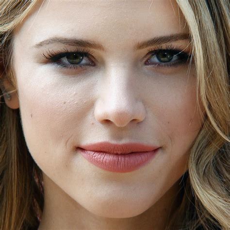 Halston Sage Makeup Black Eyeshadow Nude Eyeshadow And Brown Lipstick