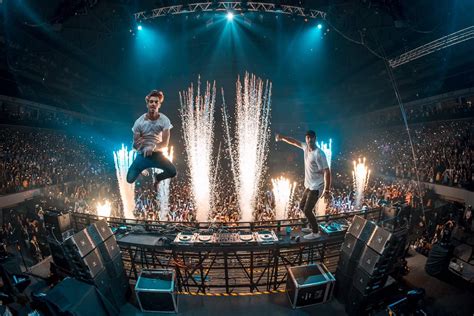 The Chainsmokers Release Setting Fire With New Ep Collage