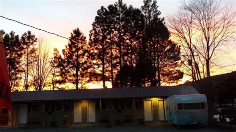 Outpost Motel Cabins And Rv Park On The River