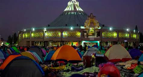 Peregrinos Regresan A La Basílica El Día De La Virgen De Guadalupe Sin