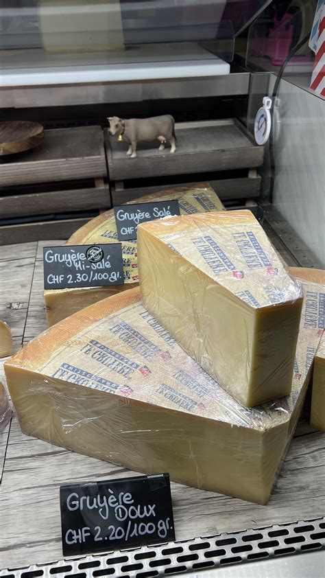Gruyère Król Wszystkich Serów Wszystko Co Warto O Nim Wiedzieć I Namiary Na Mleczarnie Gdzie