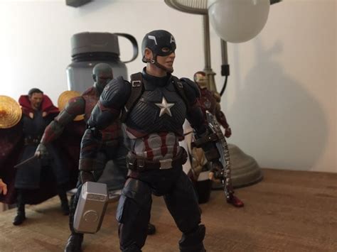 Avengers Assemble Ractionfigures