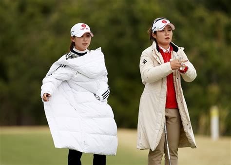 이소영·황유민 출격 롯데 여자골프구단 대항전 1r 7언더파 선두 질주