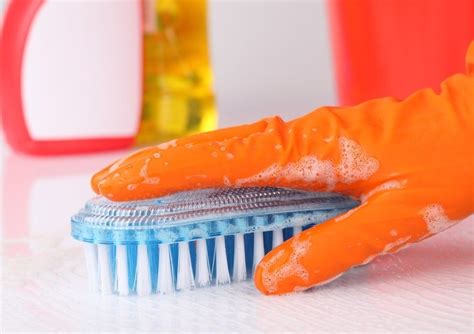 Як і чим очистити ванну з чавуну