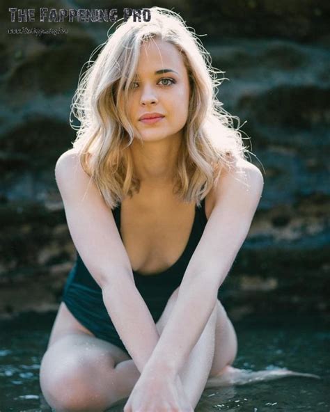 Raechelle Banno Nude Actress 18 Photos The Fappening