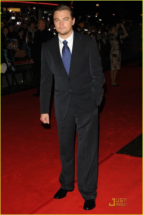 Leo DiCaprio Gives Sex Symbol Status To Zac Efron Photo Leonardo DiCaprio Zac Efron