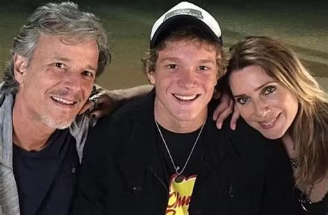 Marcello Novaes Compartilha Registro Com Filhos E Agita A Web “as Três