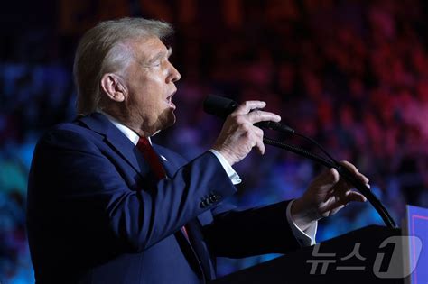 [사진] 트럼프 “이주민 때문에 노스캐롤라이나에 쓸 돈 없어 뉴스1