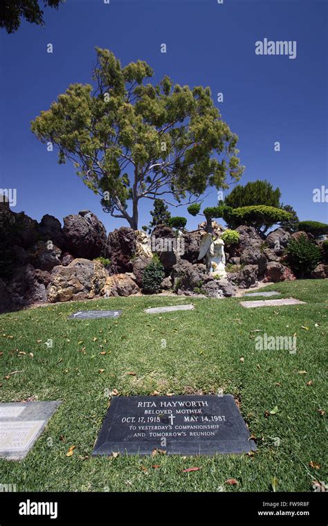 Celebrity Dernier Repos Cimetière Holy Cross La Tombe De Lactrice