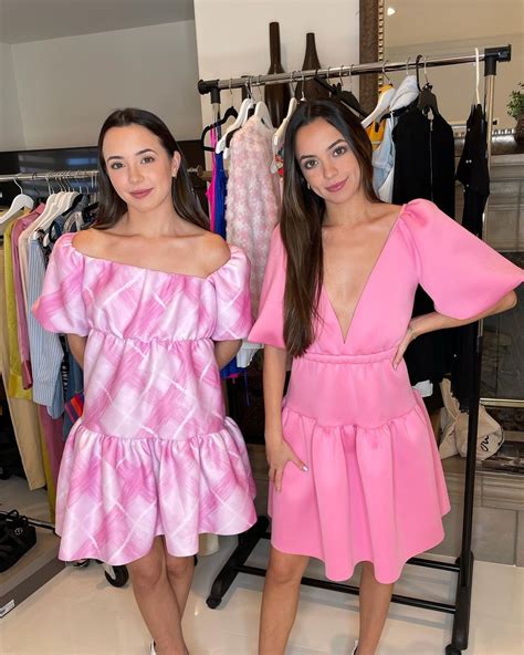 Veronica And Vanessa Merrell Irtr Scrolller