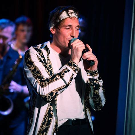 Eamonn Conor Showcases Fantastic Vocal Prowess In ‘table 17 Mesmerized