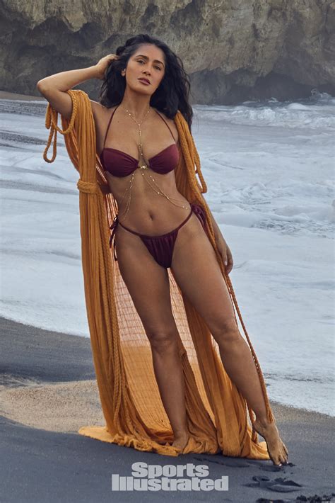 The Best Salma Hayek Feet Pictures 🤩